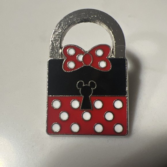 Disney | Other | Minnie Mouse Lock Character Collection 23 Disney Park ...